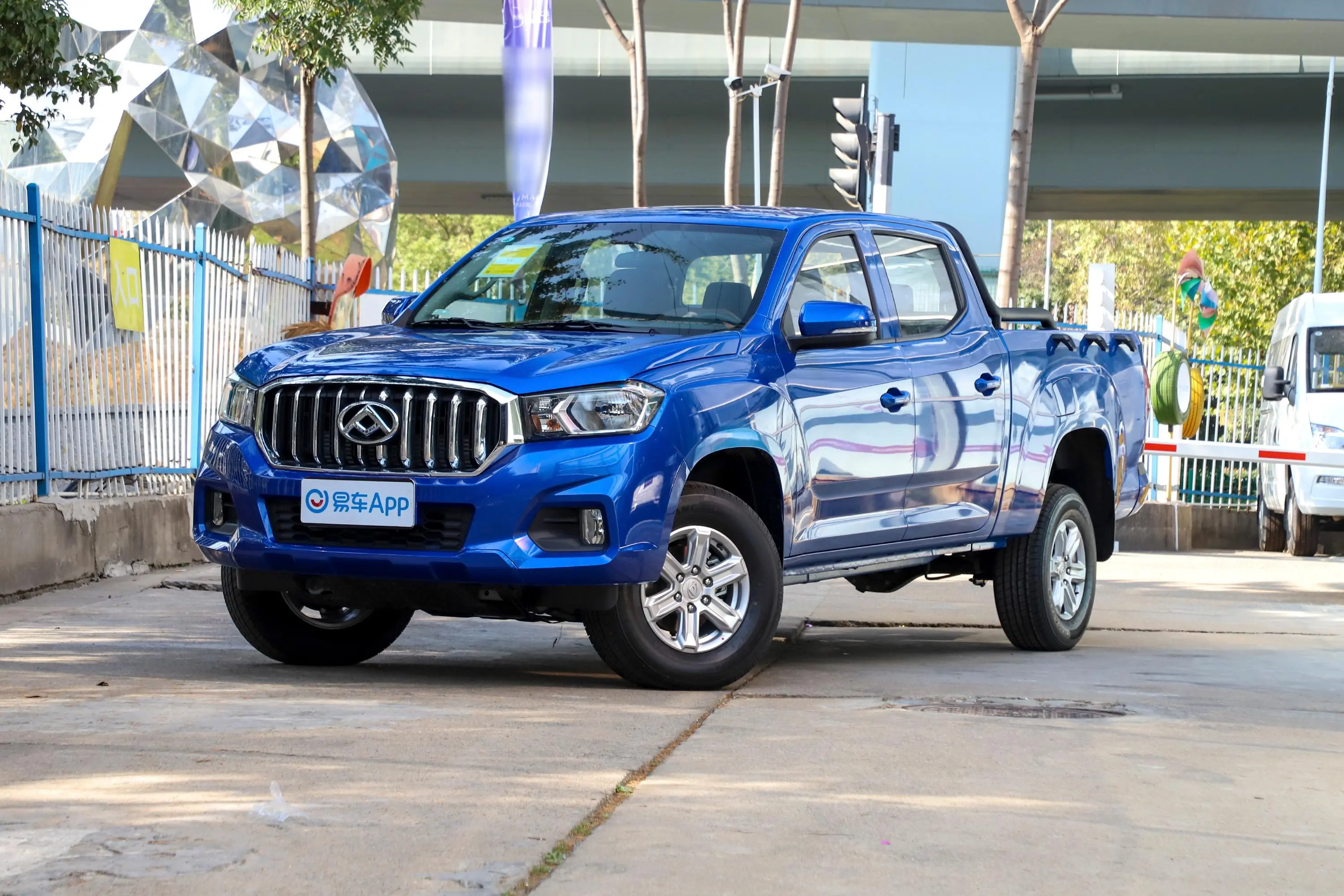 【上汽大通MAXUS T70五周年纪念版 2.0T 手动两驱长箱平底货箱舒适版侧前45度车头向左水平图片-汽车图片大全】-易车