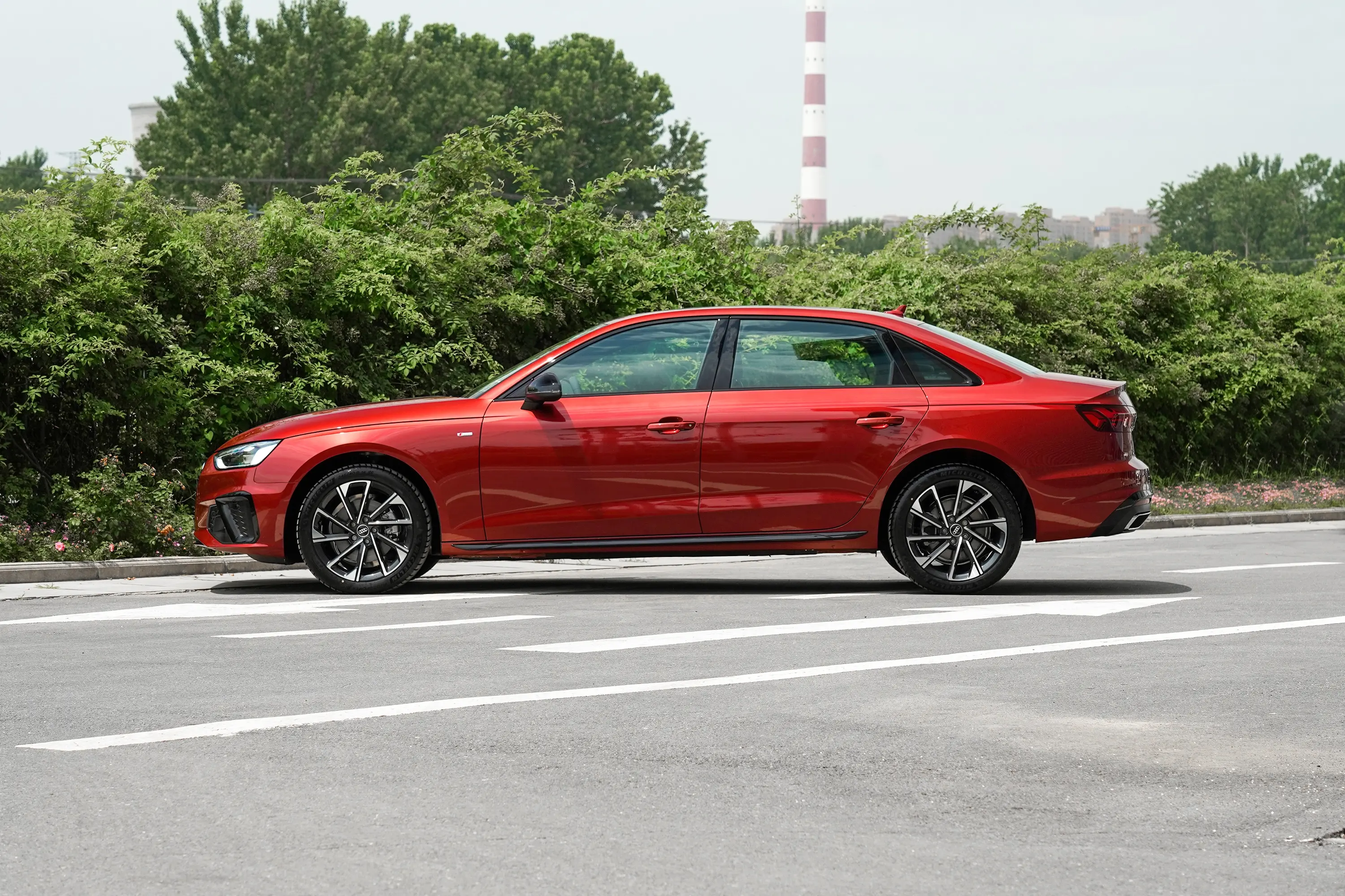 【奥迪A4L40 TFSI 豪华动感型正侧车头向左水平图片-汽车图片大全】-易车