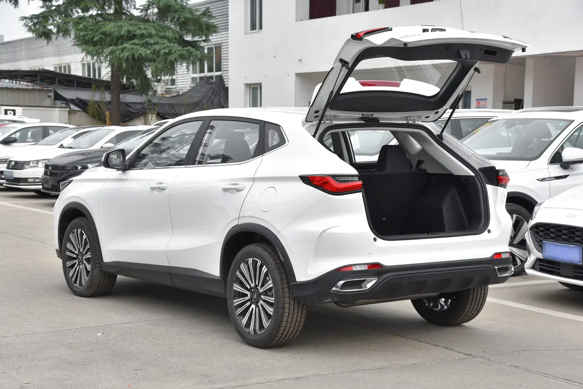 【长安欧尚X5畅享版 1.5T 豪华型后备厢开启45度侧拍图片-汽车图片大全】-易车