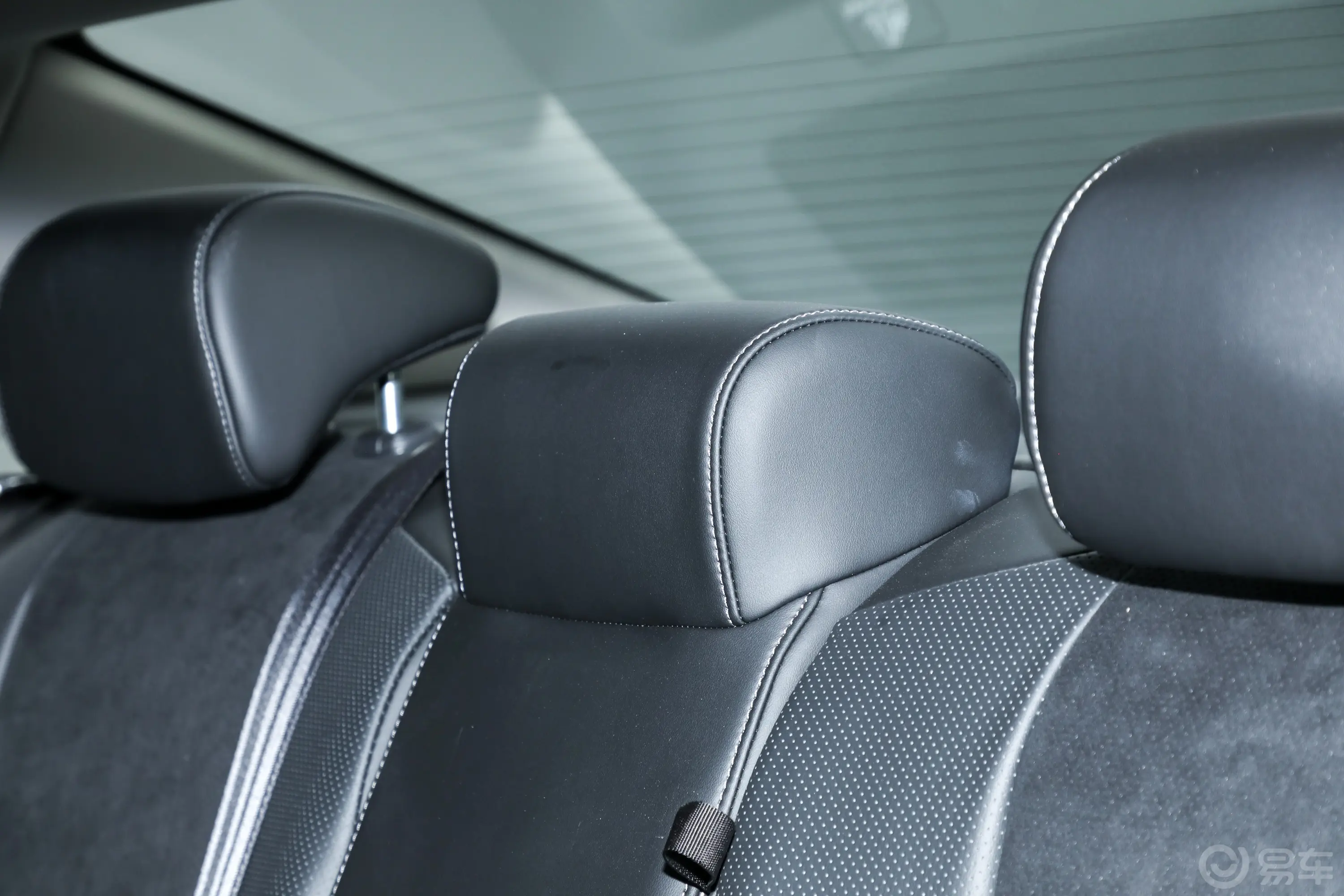 【雅阁 e:PHEV2.0L 82km 旗舰版后排空间图片-汽车图片大全】-易车