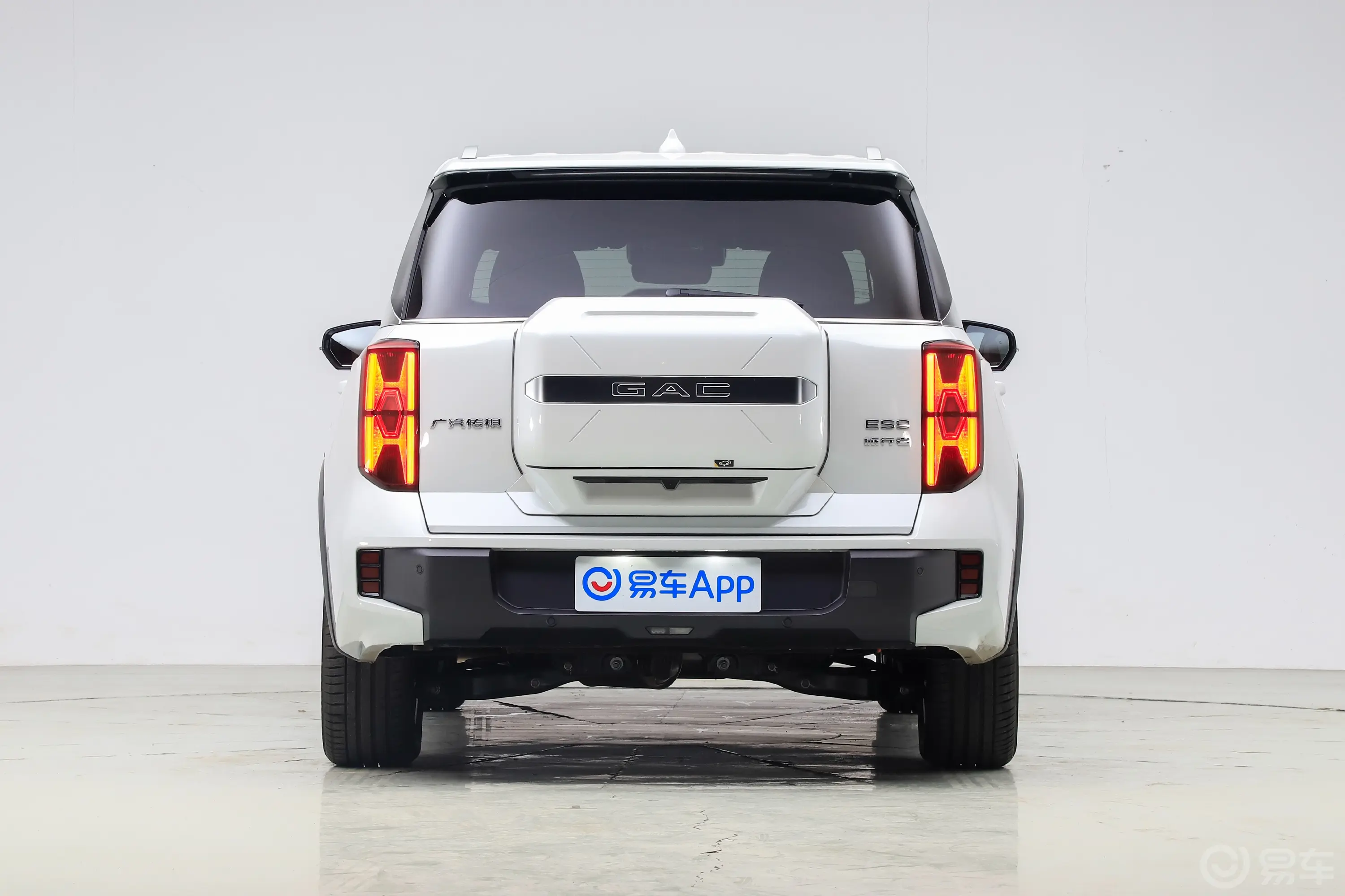 【传祺ES9旅行者 2.0T 143km Max 6座正后水平图片-汽车图片大全】-易车