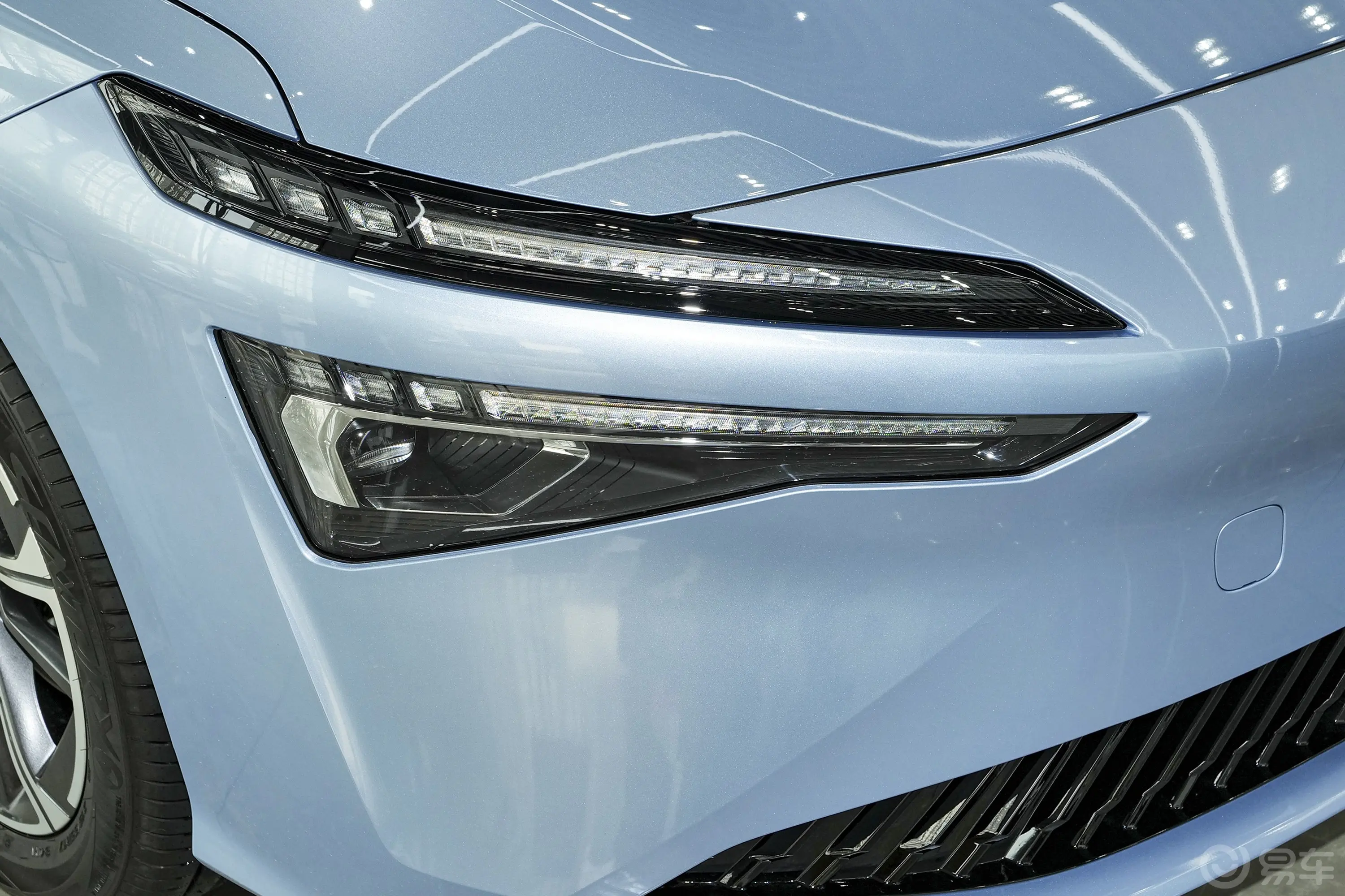 【AION SMAX 610km 80 星耀版 67.9kWh大灯侧45度俯拍图片-汽车图片大全】-易车