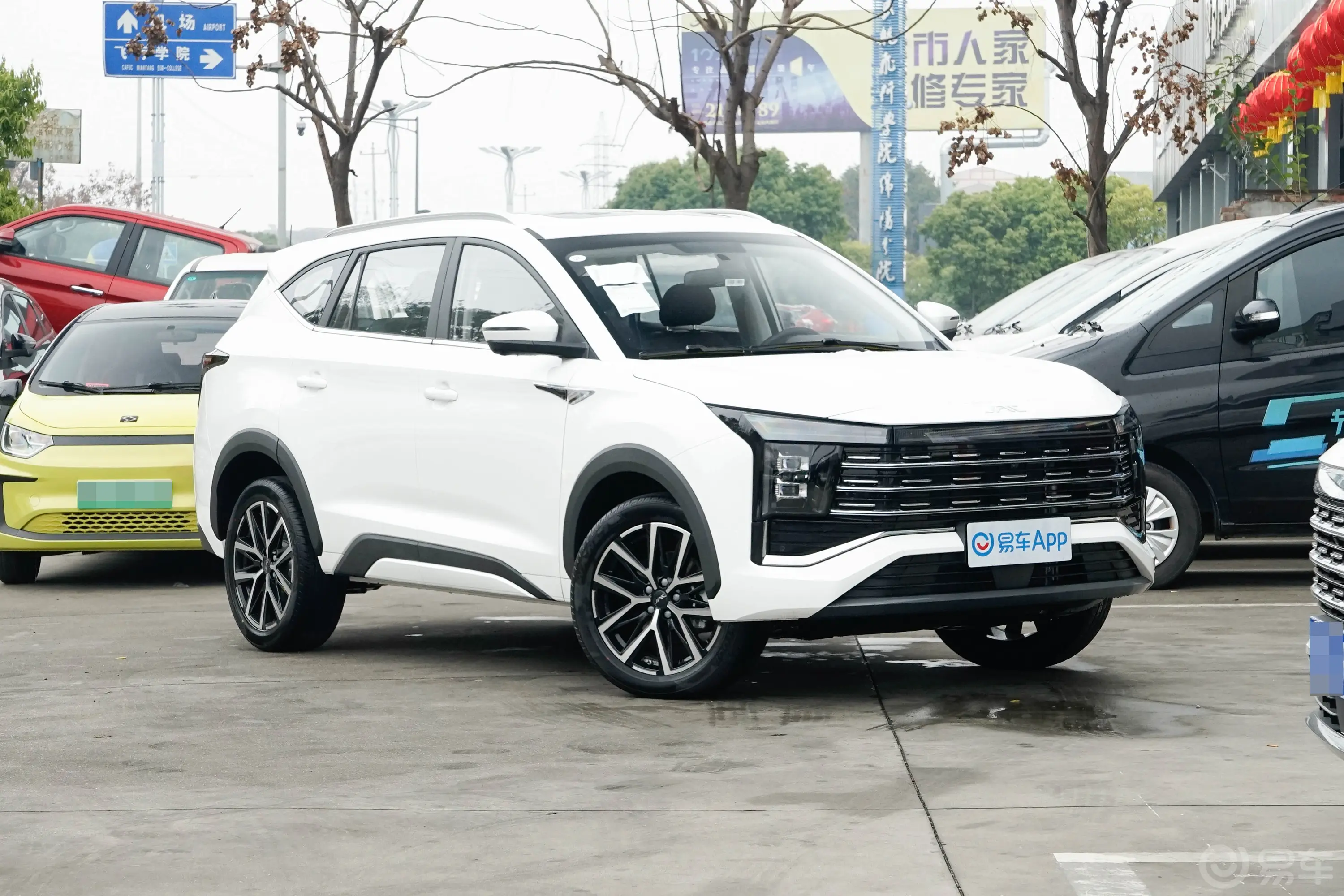 【江淮X8 PLUS1.5T 双离合智享版 5座侧前45度车头向右水平图片-汽车图片大全】-易车