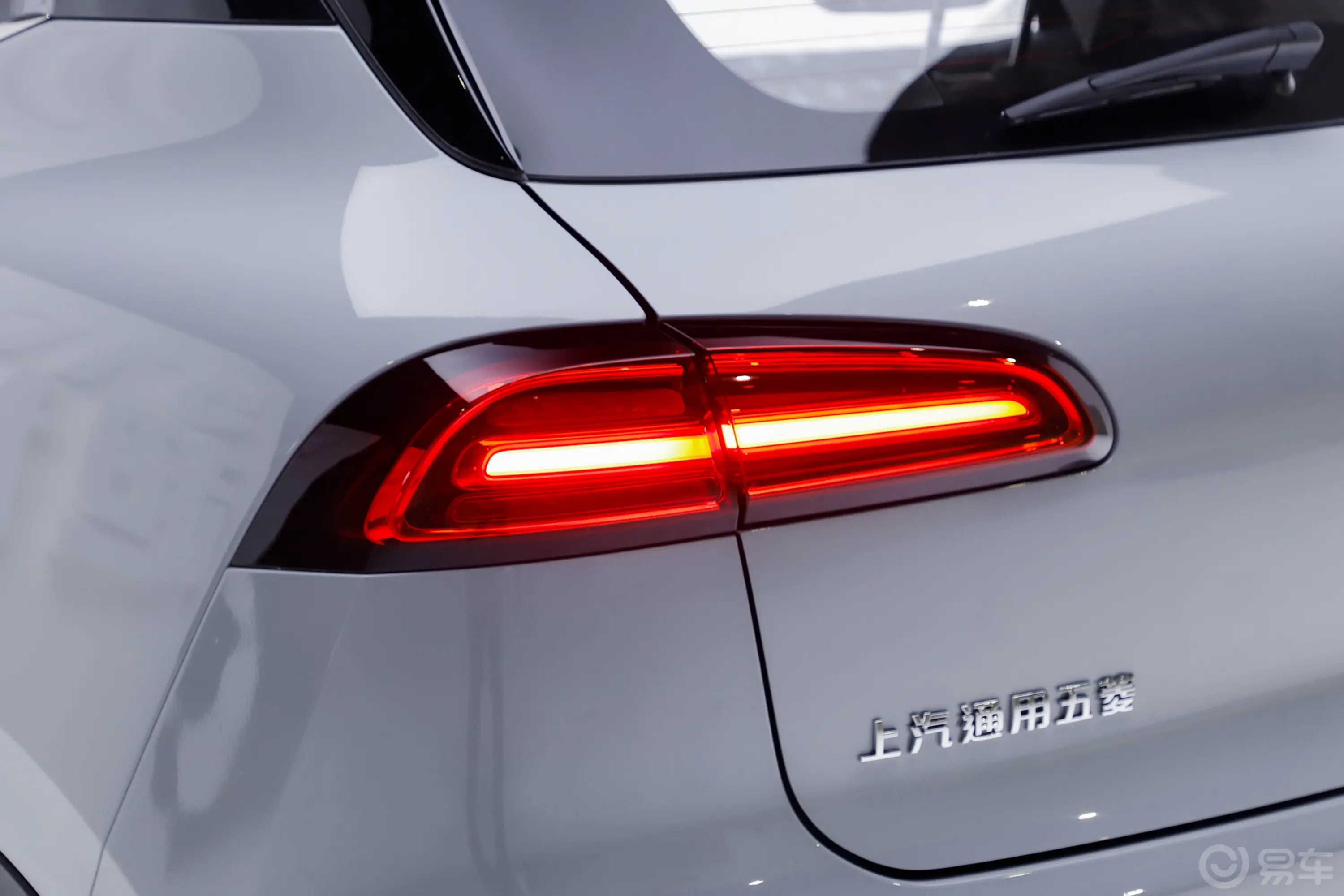 【五菱缤果PLUS510km 旗舰版尾灯侧45度俯拍图片-汽车图片大全】-易车