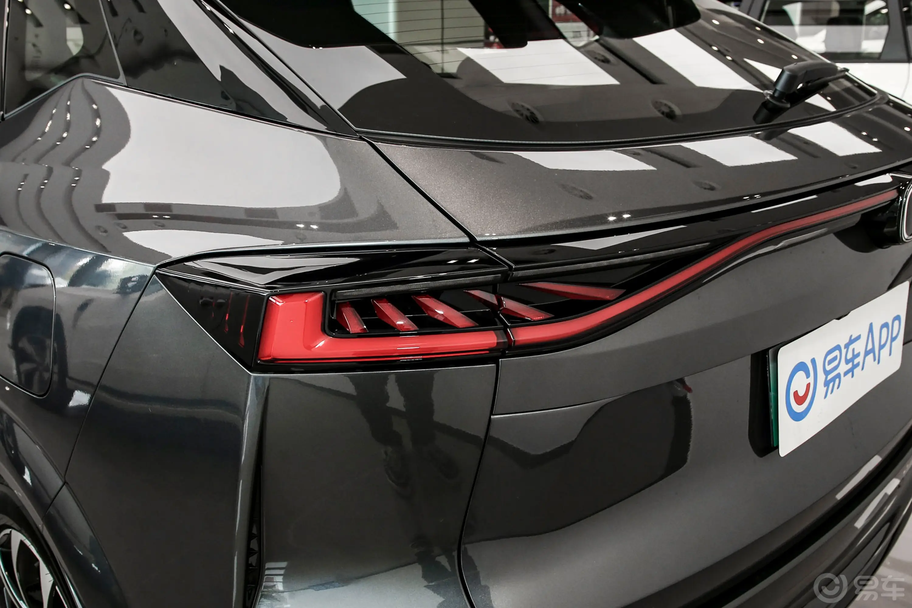 【长安UNI-Z新能源蓝鲸智电iDD 1.5L 125km 卓越型尾灯侧45度俯拍图片-汽车图片大全】-易车