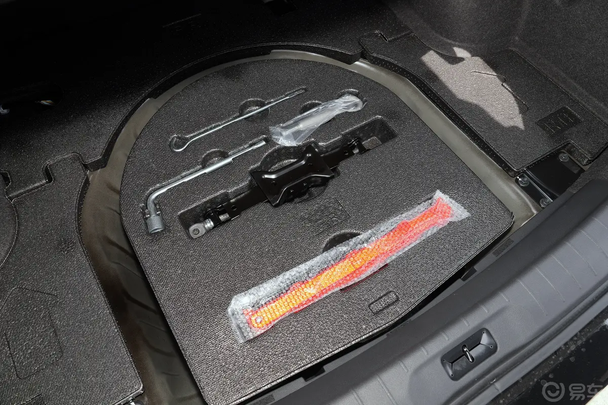 【天籁2.0L SV 黑金版随车工具图片-汽车图片大全】-易车