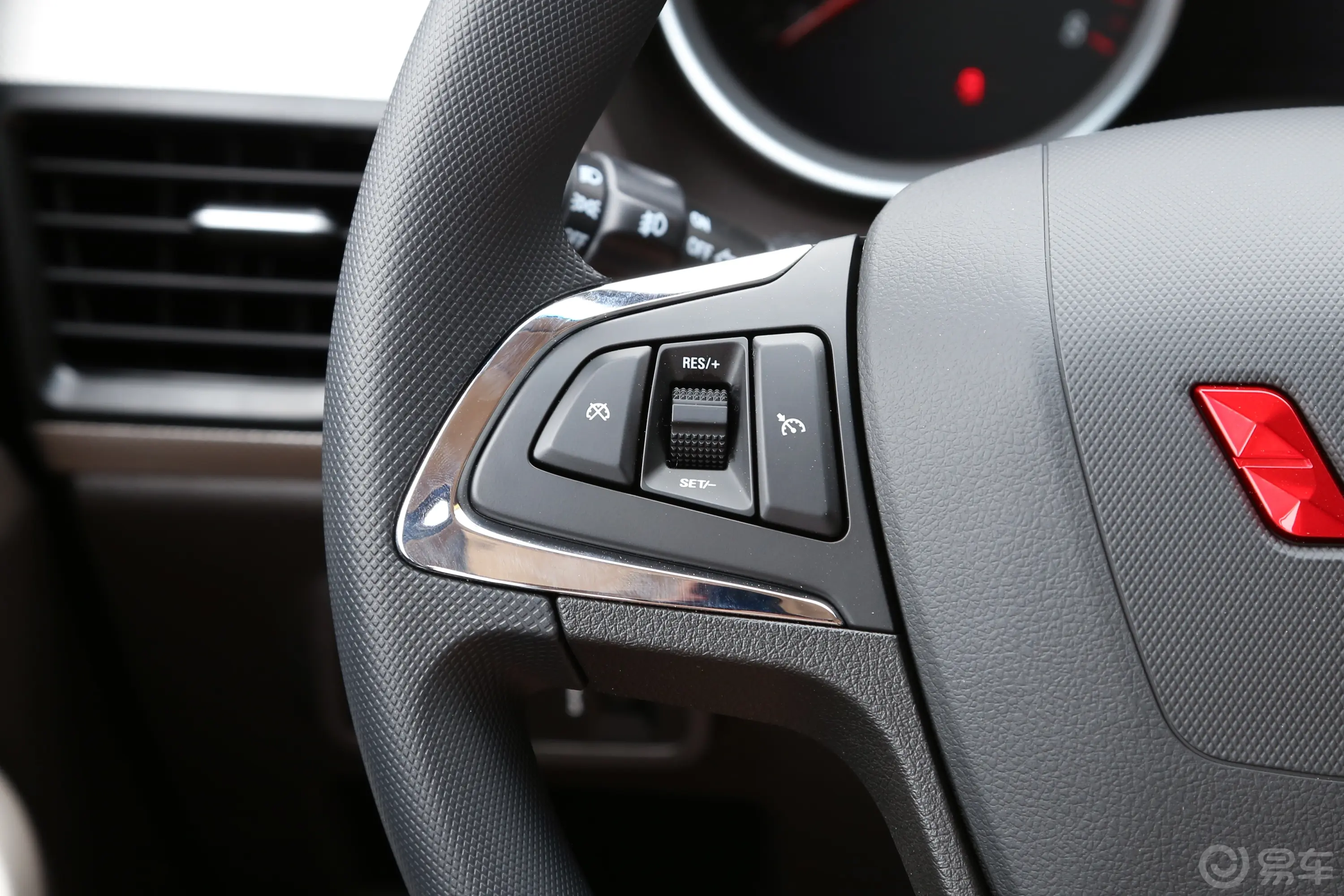 【五菱宏光S1.5L 手动豪华型 5座左侧方向盘功能按键图片-汽车图片大全】-易车