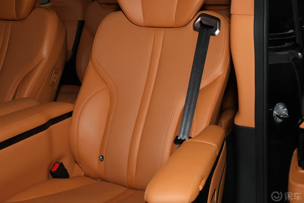 【魏牌高山1.5T 170km 四驱行政加长版 6座后排空间图片-汽车图片大全】-易车