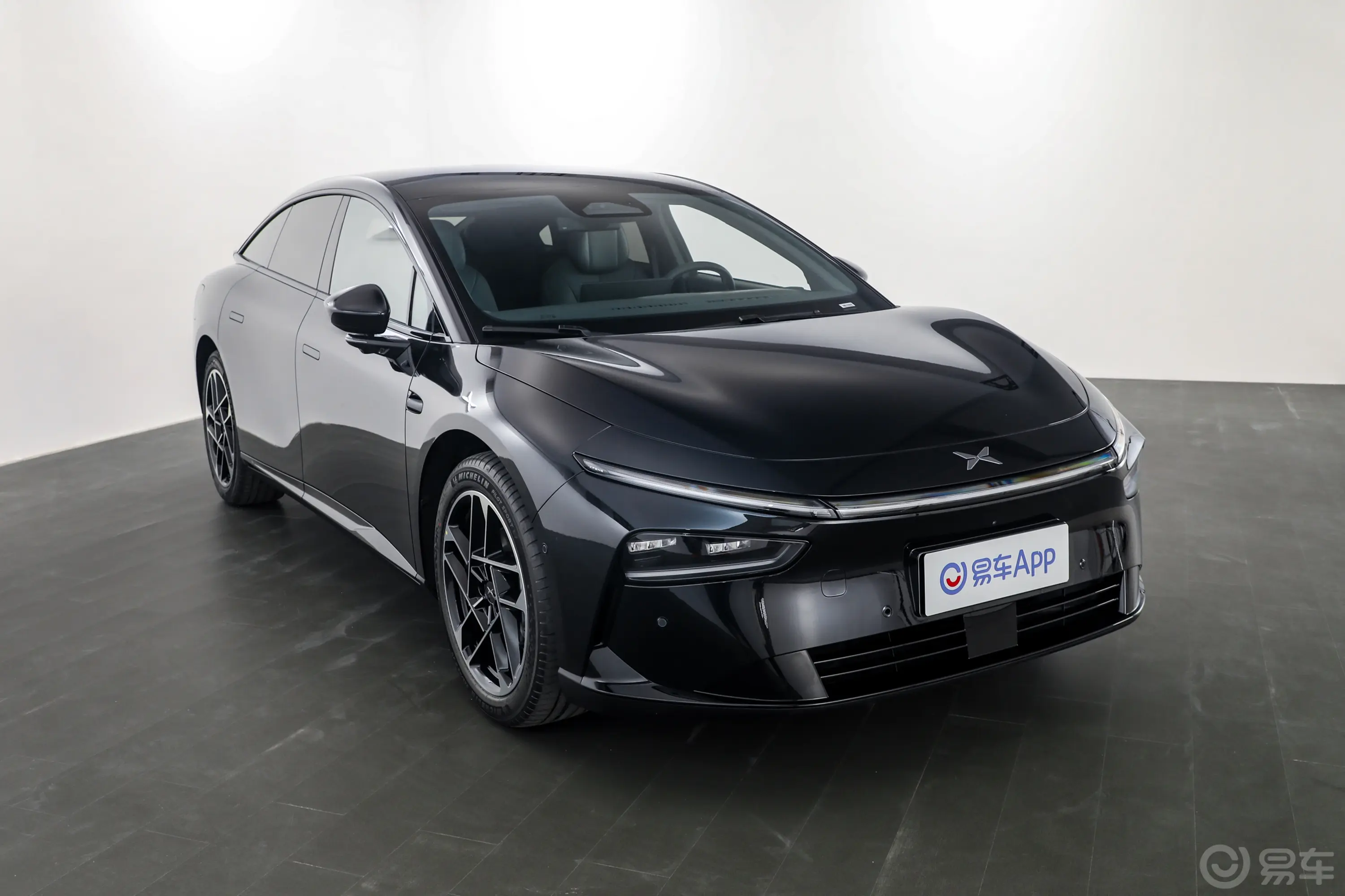 【小鹏P7+725 超长续航 Max侧前45度车头向右水平图片-汽车图片大全】-易车