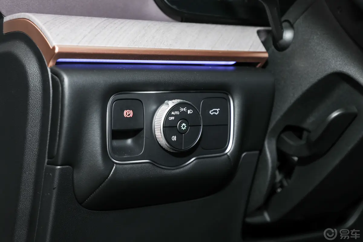 【瑞虎92.0T 自动两驱尊享版 5座灯光控制区图片-汽车图片大全】-易车