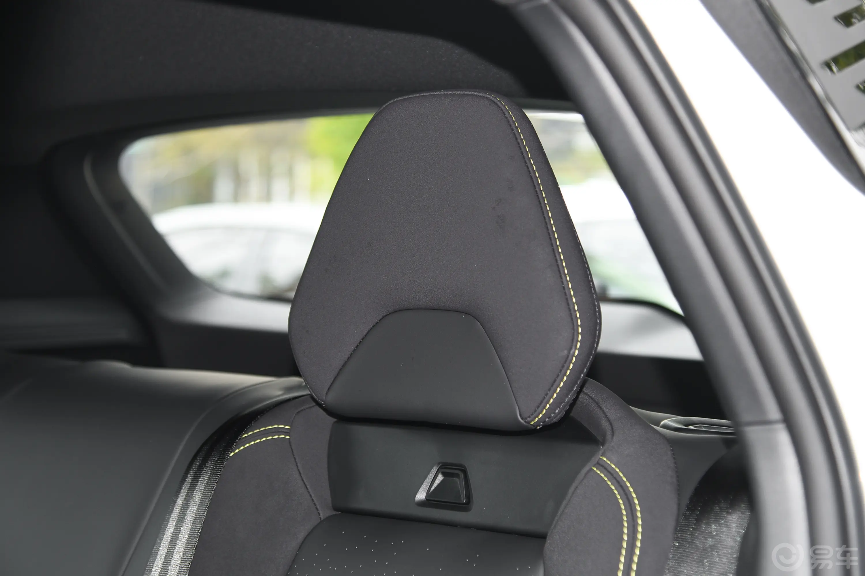 【领克06Renew 1.5T Pro后排空间图片-汽车图片大全】-易车