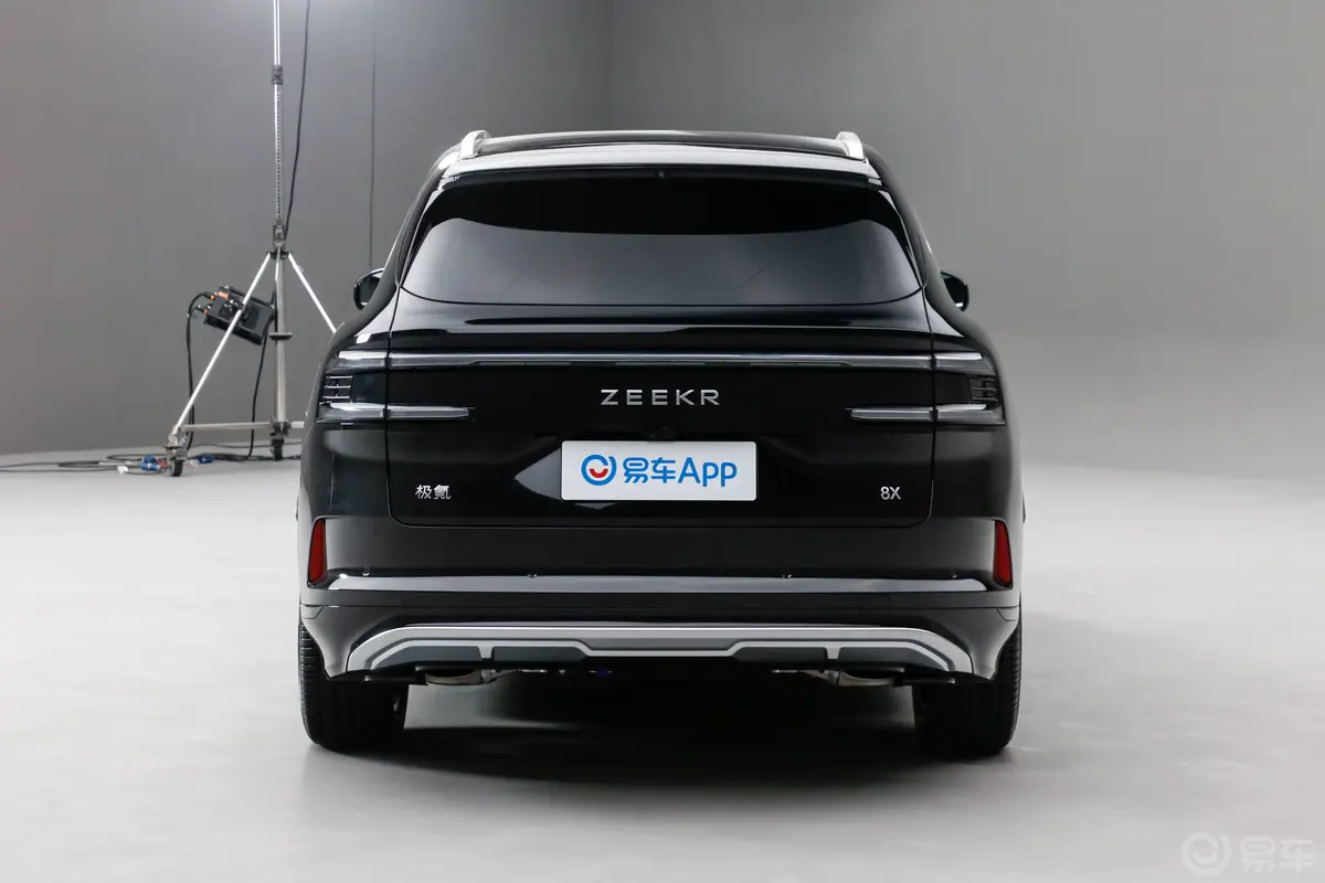 【ZEEKR 8X2.0T 320km Max正后水平图片-汽车图片大全】-易车